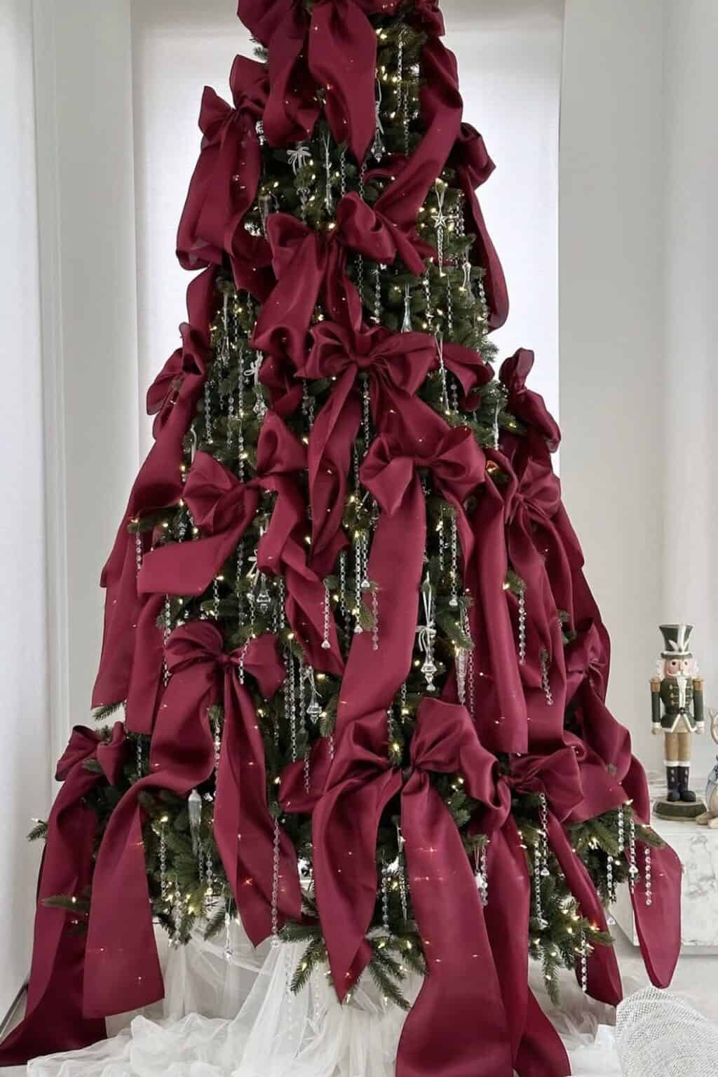 20 Incredibly Charming Bow Christmas Trees | The Olive Branch Nest