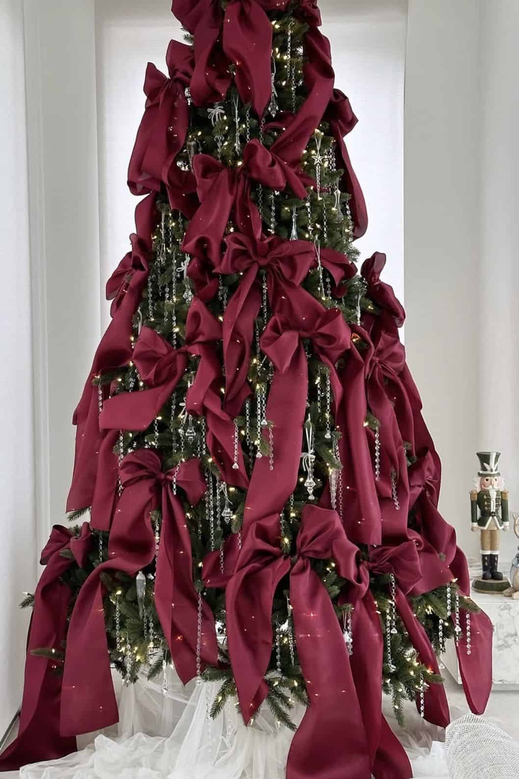20 Incredibly Charming Bow Christmas Trees | The Olive Branch Nest