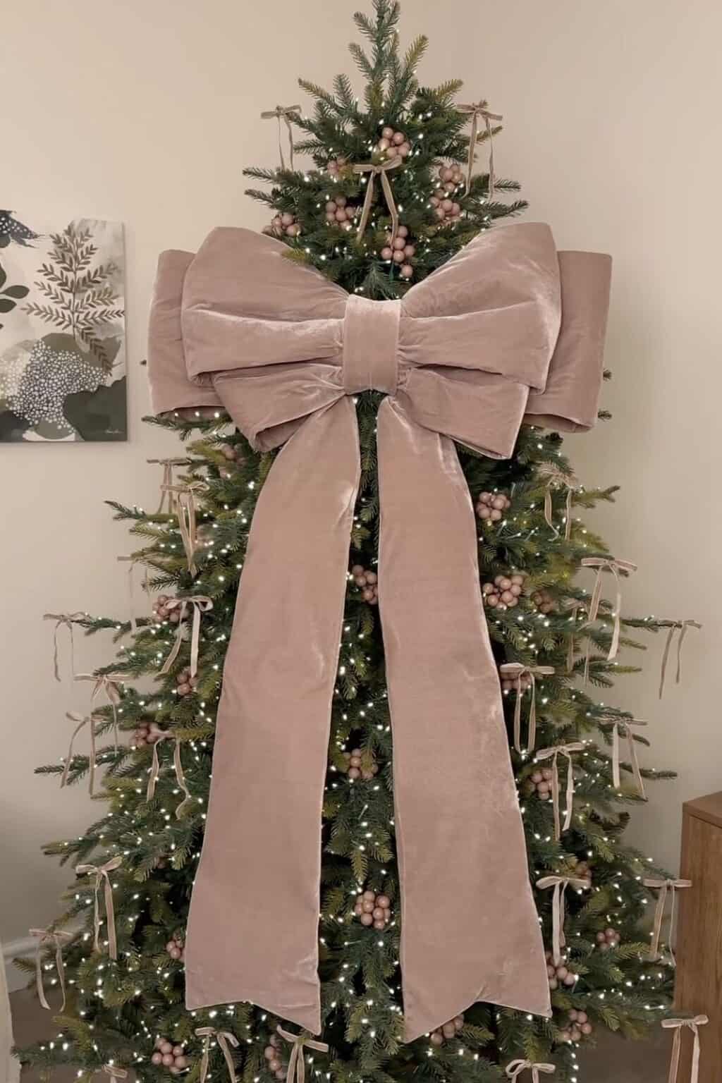 20 Incredibly Charming Bow Christmas Trees | The Olive Branch Nest